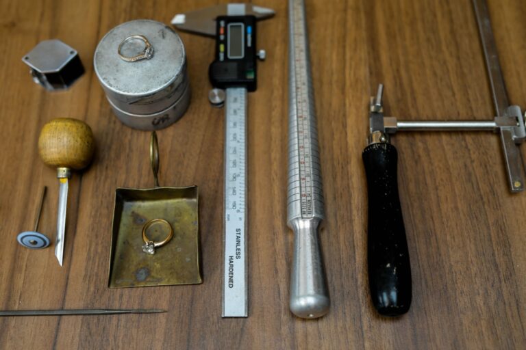 Le poinçon: a quoi sert-il ? - Eric Nion